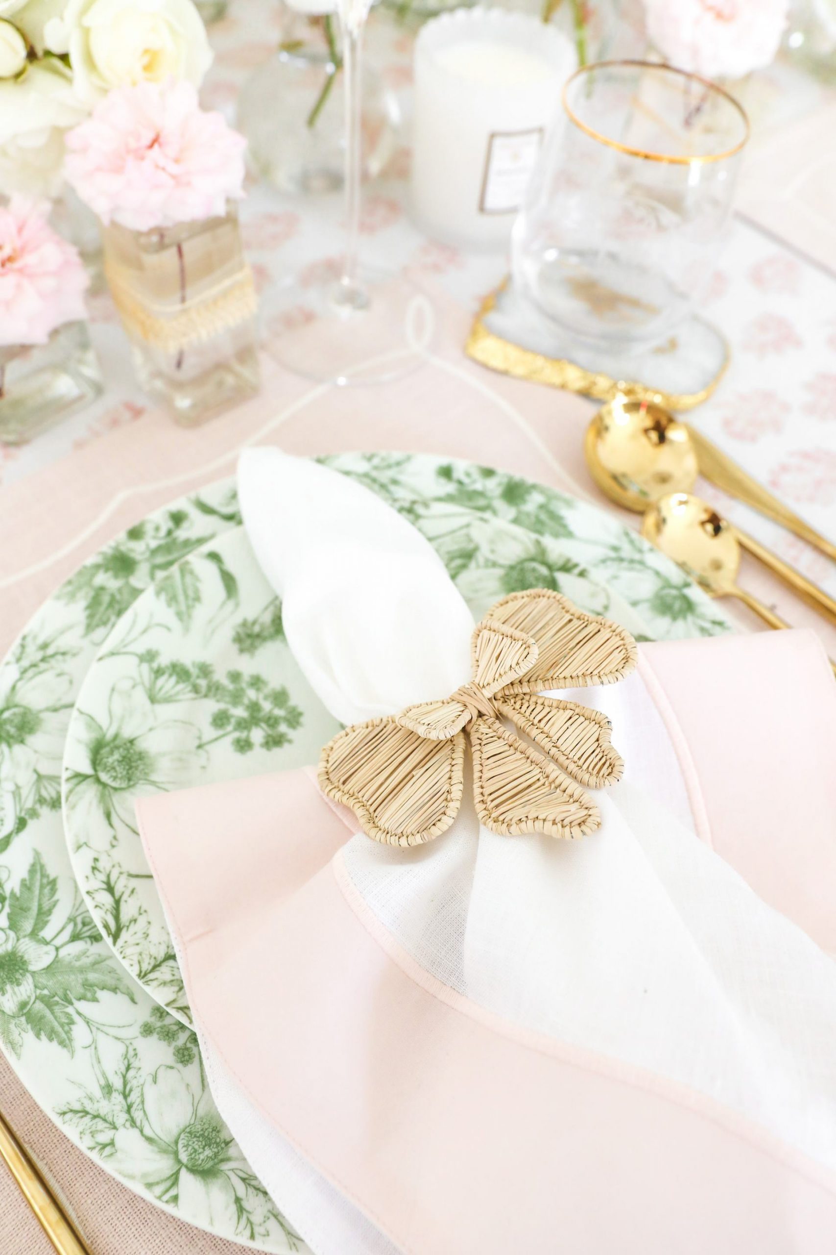 Beautiful Spring Table Settings | Spring Table Decor